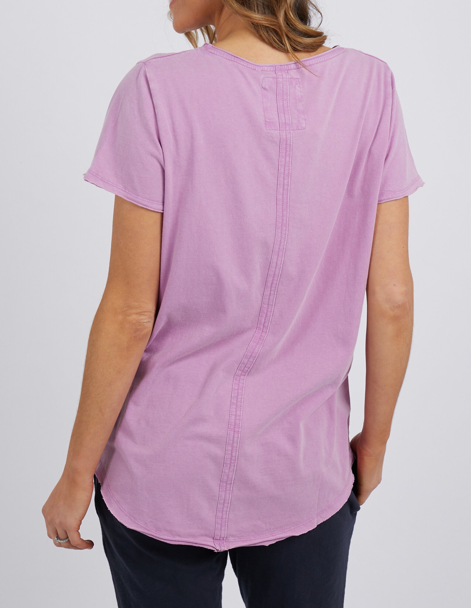 Elm CLOUD VEE Tee - Tops : Diahann Boutique - Elm S22