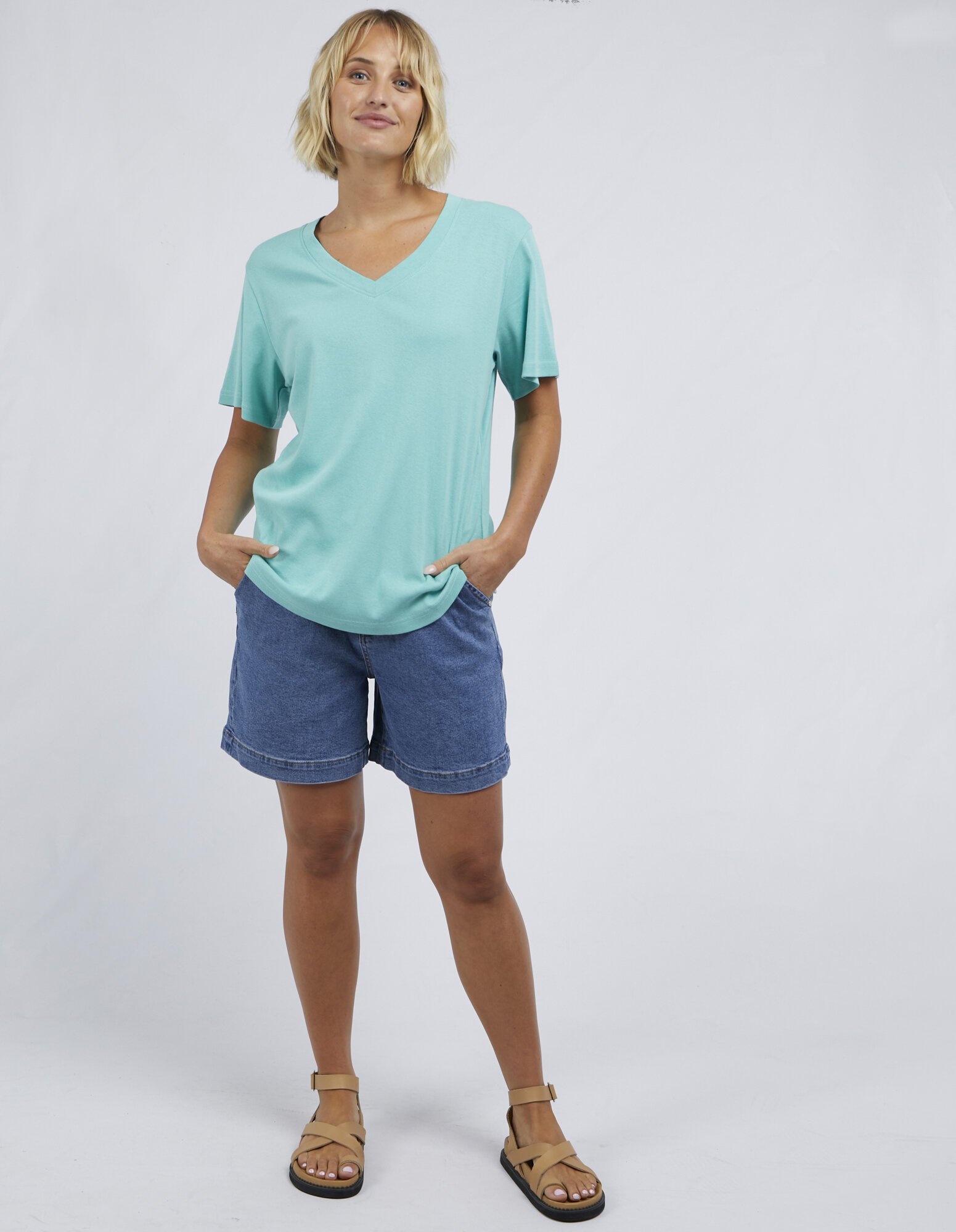 Foxwood CLASSIC VEE Tee - Tops : Diahann Boutique - Foxwood S22