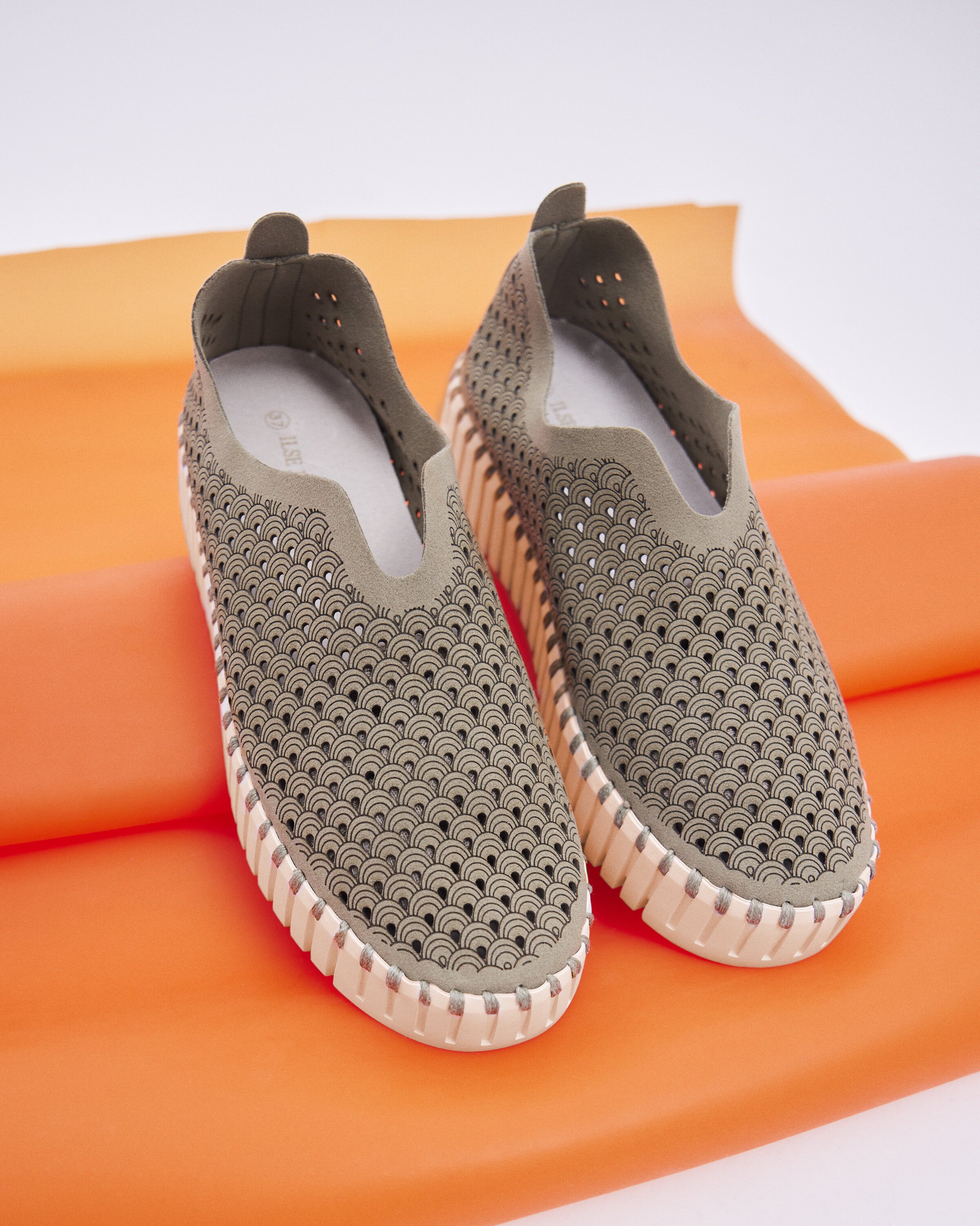 Isle Jacobsen TULIP Shoes - Accessories-Shoes : Diahann Boutique - Ilse ...